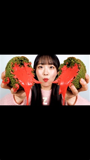 😳What is this beautiful girl eating?😆 #ytshorts #ZaffreeAIbits #mukbang #guess #korean #thomasshelby