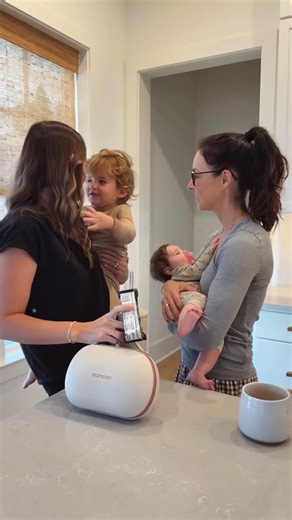 Balancing work and breastfeeding isn’t easy—some days it feels impossible. The Air1 Ultra-Slim Breast Pump makes it a little bit smoother, letting you pump quietly while you’re at your desk, in meetings, or on the go. It’s not about doing everything perfectly—it’s about finding small ways to make life a little easier. by @thealexmorgan Learn more: https://bit.ly/46DELfQ #momcozy #cozytech #BeACozyMom #momfirstbrand #momcozyair1 #momcozybreastpump #air1takecontrol #slimbreastpump #breastpump #pum