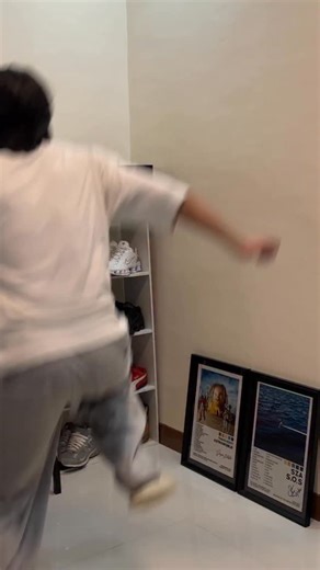 12K views · 804 reactions | 3 easy color combos for your next outfit with @sellraze . . . . . #streetwear #streetstyle #baggyjeans #colorcombo #outfits | Robin Jay | Facebook