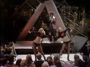 📺 'Top of the Pops' Thursday 28 April 1977 ~ BBC1: 19:25 Billy Ocean ~ Red Light, Spells Danger (#2) We've seen Billy performing this banger on TOTP a few weeks ago, but now the song has risen to #2 and this time Billy's stuck behind Gill and Rosie from Legs & Co, whilst trying to make his local heard over an enthusiastic 'Pops' orchestra. | Bernie Briffa