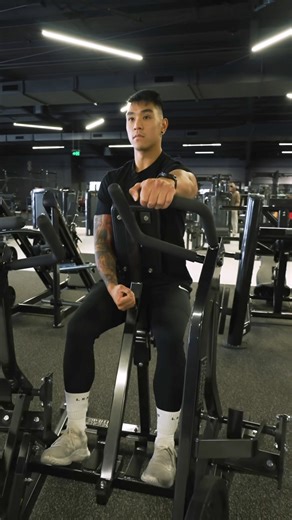 Want to get the most out of the Iso-Lateral Row?⁣ ⁣ Coach Matty from PARC Fitness Smithfield demonstrates the benefits of the Iso-Lateral Plate Loaded machine, and how you can utilise different handle positions to maximise the effectiveness of your workout. ⁣ ⁣ The vertical handles allow for a bilateral with a neutral grip, which is great for working out the back muscles entirely. To perform this exercise, keep your posture upright, pull your elbows back and inwards while squeezing your shoulder