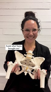 When we put an internal rotation on the femurs (knee’s together, feet apart) it changes how much space we have in the outlet of the pelvis. This means how we are taught to push in labor is actually doing the opposite of what it seems. 🤯 . Upright postures, supported squats, hands and knees anything that gets you off your back is going to be more effective, can shorten the pushing stage and bring your baby earth side where they belong! ❤️ . . #birth #birthtips #opentheoutlet #narrowkneespushing 