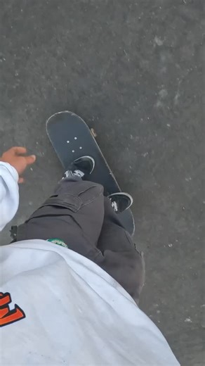 Zakery Clubb on Instagram: "Is this even possible? #skate #skateboard #progressdaily"