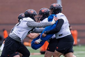Oregon State kicks off spring practice in low-key manner, as new staff and players have much to learn
