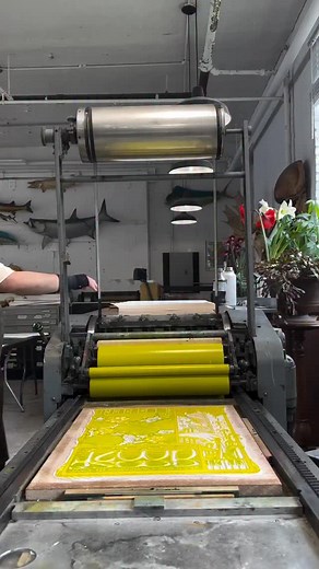 Beautiful the 6 color process from @ajmasthay printing for @goosetheband Each color is carved by hand out of a sheet of linoleum and printed separately in a process called reduction printing. The plate self destructs as it is recarved. #ReductionPrint #Linocut #ReliefPrint #PrintProcess #HandPulledPrint #CarvedByHand #Printmaker #PrintmakingLove #ColorReduction #ContemporaryPrintmaking #ArtCollectors #PrintmakingCommunity #FineArtPrint #PrintmakingStudio #BehindThePrint #HandPrinted #AJMasthay #