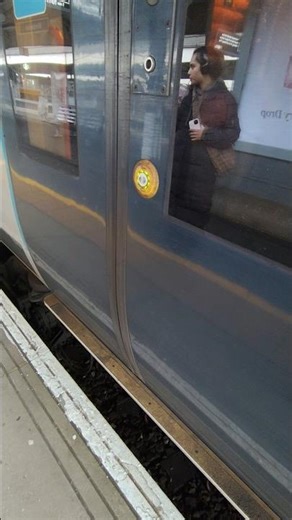 SWR Class 450 Doors Opening at Wimbledon Station