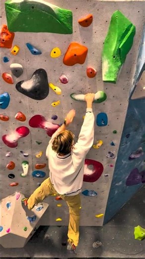 climbing a big holdy green route!