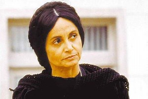 Joana Fomm vive um drama silencioso: a veterana da TV brasileira enfrenta uma grave crise financeira e emociona ao revelar sua realidade atual. Saiba o que aconteceu com a atriz e como ela está lidando com as dificuldades. | Zappeando