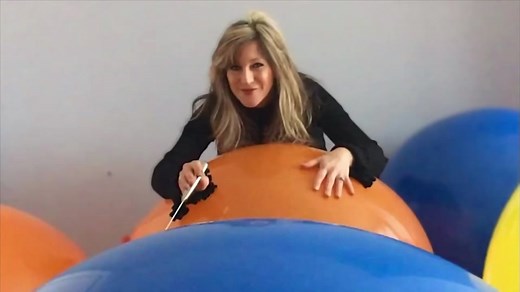 #funwithballoons #balloonpopped #Surroundedbyballoons #Bellaballoonpop #balloonburstingexpert #daremeballoonpo #Poppedeveryballoon