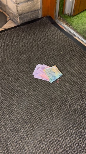 202K views · 3.5K reactions | Speciális vendégvárás Pakson a Dolce Vita Étteremben. Úgymond. Paks, Táncsics Mihály u. 14/a Buszpályaudvaron megtalálsz minket. Dolce Vita Étterem Tel: 06704202884 https://www.pizzapaks.hu #reklam #humor #special #fypシ #nekedbe | Dolce Vita Étterem és Pizzéria | Facebook