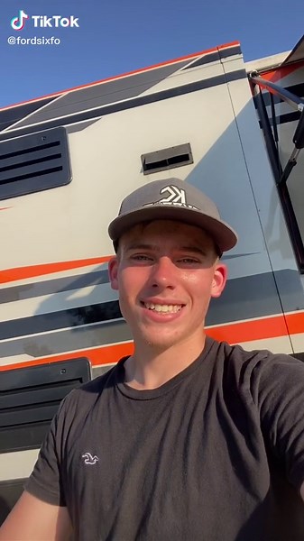 Local install on my custom led bars! #F250 #platinum #alumiduty #ford #powerstroke #diesel #trucks #truckvideos #fordsixfo #texas #newbraunfels