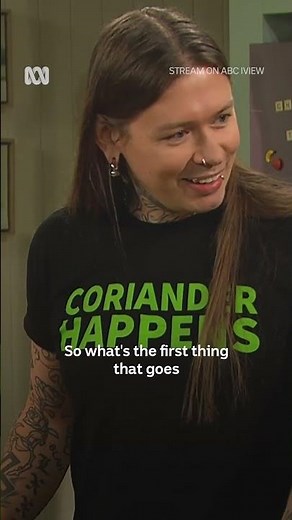 Pure chaos 🤪 #ABiteToEatWithAlice #NatsWhatIReckon #Chaos #CookingShow #Aussie #TVClips