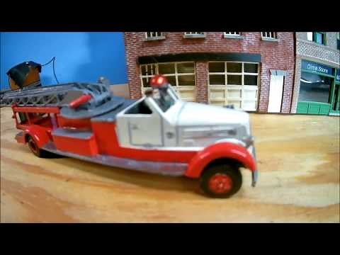 Ho Scale Fire Truck With Rotating beacon light