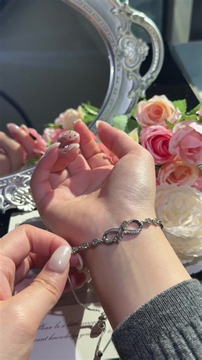 These are the absolute sweetest matching bracelets . Perfect for a mommy and me moment.❤️🥺🫶#tiktokshop #mommyandme #momanddaughter #matchingbracelets #love