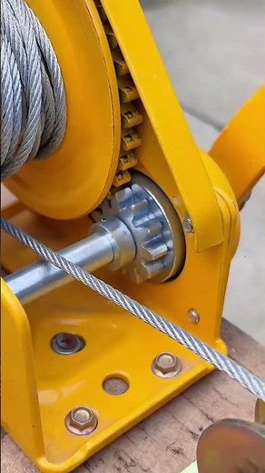 Simple and practical hand winch