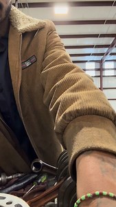 @lavellemotorworks each 1️⃣ teach 1️⃣ it’s a lot of people that don’t know on the daily basis we’re not just working on your bike We are teachers Advisor and helpers to one another because when one bike is gone, we still gonna be there to help each other A lot of people don’t know that when you get new guys working for you if you want them to do the same exact work as you do, you have to spend time teaching them to do the correctly. I mean from every screw to every bolt and just teaching itself 