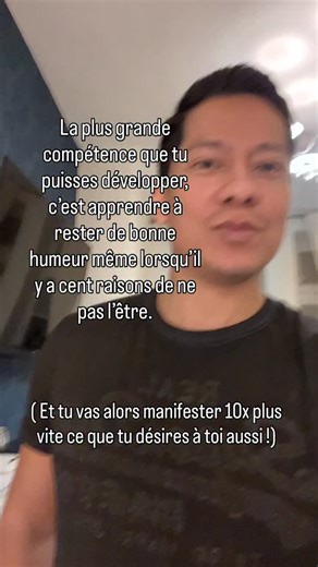 Jimmy YUTH | Expert Mindset | Coach on Instagram: "Un des grands principes de la manifestation, c’est simple et puissant à la fois ✨ 👉 Tu attires l’énergie que tu ressens le plus souvent. Et oui, c’est réel. Même si on enlève complètement le spirituel et qu’on regarde ça uniquement avec les neurosciences 🧠 Imagine une chose. Quand tu es de bonne humeur 😊 tu prends naturellement de meilleures décisions. Quand tu te sens confiant 💪 tu oses plus. Quand tu es serein tu réfléchis plus clairement.