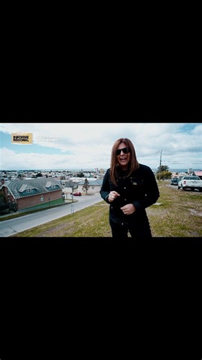 Scarleth Cárdenas | Periodista on Instagram: "¡Feliz Navidad Magallanes! 💙💛💙 A celebrar por un 2025 lleno de sorpresas y gente linda, que he ido conociendo en el camino. Gracias infinitas por su confianza 🥰 Y por supuesto, que vamos a seguir escuchándolos. Recuerden nuestro correo de Denuncias: Informeregional@itvpatagonia.cl Y gracias especiales a: Marco Vargas Diego Santana Manuel Rodríguez Cristian Ulloa Pepe Lanza, Carola y Leandro, por su profesionalismo y apoyo para que estas verdades