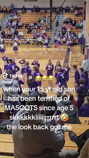 He was on alert 😂 (via @BritHenry) #basketball