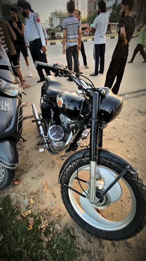 𝗦𝗣𝗜𝗗𝗘𝗥🕸️ on Instagram: "🖤 #trending #viralvideos #viralpost #i̇nstagood #instagram #bulletmodified #modifiedsociety #fyp #standard350 #petrol #trendingreels #viralreels #bulletreels #reelskarofeelkaro #trendingaudio #viralaudio #bullet #igreach #instagrowth #explore #views #likeme #reachbooster"