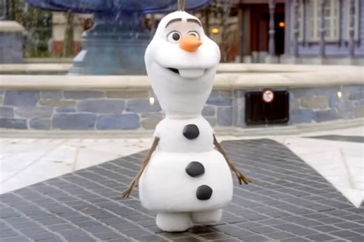 Disney dévoile un robot Olaf stupéfiant destiné à ses parcs d'attraction