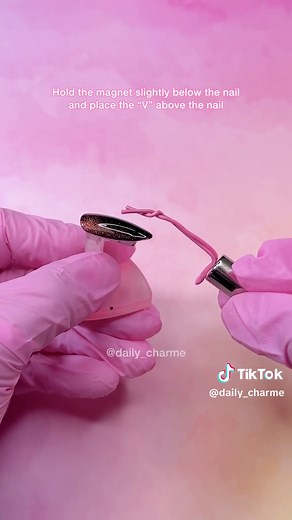 NAIL HACK: Everything you MUST know about the viral cat eye hearts. Here are more tips when trying this hack: 1. Cat-eye gels with finer magnetic pigment work better for this heart look. 2. Don't over twist the paper clip. 3. This works better with a stronger magnet. 4. A wider