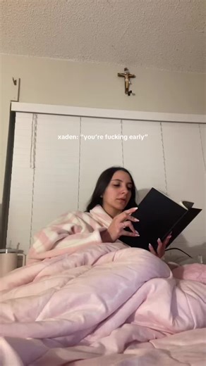 PLS THE WAY I GASPED 😂 #booktokfyp #booktok #fourthwing #booktokrecs #xadenriorson