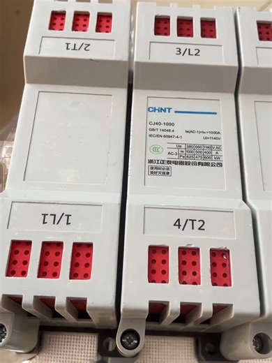 CHINT CJ40-1000 AC contactor https://www.bestcontactor.com/product/chint-cj40-1000-ac-contactor/ #CHINT CJ40-1000 is a heavy-duty AC #contactor with a rated current of 1000A, suitable for controlling high-power motors under AC-3 duty category. It features high reliability, strong breaking capacity, and optional energy-saving design, and is widely used in power systems, industrial control, and heavy machinery. Below is the complete technical data and application selection guide. #Schneider\tLC1-D