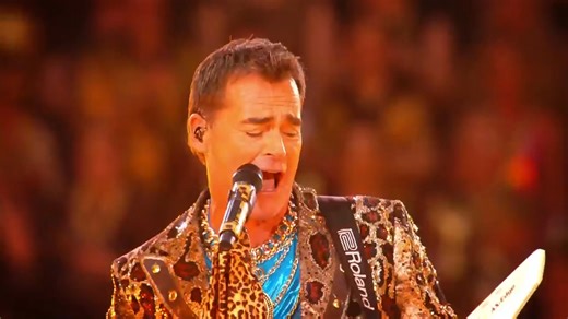 TV UITZENDING OUD OP NIEUW TOPPERS 2025 DE 'STOUT & FOUT MAAR GOUD' EDITIE 📺🤩 Weten jullie al wat ja gaat doen tijdens Oud op Nieuw? Ik denk dat wij wel iets te geks voor jullie hebben. We gaan feestelijk het jaar uit en het nieuwe jaar knallend beginnen. Ons waanzinnige 'Stout & Fout maar Goud' concert van afgelopen mei wordt uitgezonden tijdens Oud op Nieuw. En je kan luidkeels meezingen want alle teksten staan onder in beeld. Oud op Nieuw NPO3 om 20.25 uur Deel 1 en 01.05 deel 2, als dat ge