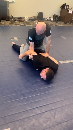 Police Jiu Jitsu @c4cpjj @c4c_operator @pfc_training Collecting elbows to control hands #c4cpjj #copswhotrain #alittlealot #pjj #police #policejiujitsu #invictusleo_official #pfctraining #bjjmakeitmandatory #fightfunctionalbjj #getteady #stayready #bjj #mma #bjjlifestyle #defensivetactics #grappling #ittakesnotalent#thinblueline #wegohome #consistencyovertime #consistencyiskey #pjjaffiliated #brazilianjiujitsu #wrestling #combatives #pjjnation #pfctraining | C4C PJJ