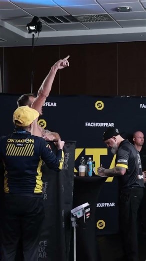 Muss seine Augen untersuchen lassen. 👀 📺 https://plus.rtl.de/video-tv/shows/oktagon-1012499