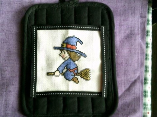 Free Cross-Stitch Pattern for Halloween: Little Witch