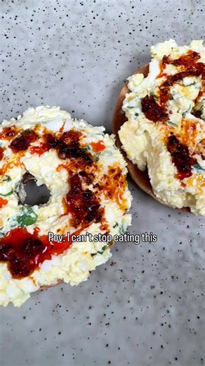 Chilli Egg Smash Bagel Recipe for High-Protein Meals