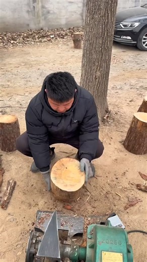 Viral Video | Everything, Everywhere, Every Day on Instagram: "Hydraulic Power: Wood Splitting Made Effortless! 🪵⚡ ​Observe the raw power and efficiency of a hydraulic wood splitter in action! This is where manual labor meets mechanical strength, transforming large, stubborn logs into perfectly sized firewood in a matter of seconds. ​The Mechanics of Efficient Splitting ​This process is a prime example of mechanical force replacing manual effort to maximize productivity: ​The Setup: A dense log