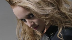 Das neue StyleSign Ultra Volume: Entdecke lang anhaltendes Volumen, geschmeidige Fülle und perfekten Halt, ohne zu beschweren. #goldwell #stylesign #greatstyle #signyourstyle #spectrumofstyling | Goldwell DACH