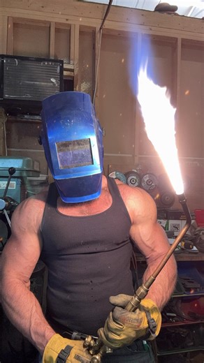 #flame #fire #forgedinfire #muscles #and #metal #itsgettinghotinhere#weld #fabrication #JetStrong | William Amero
