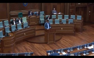 68K views · 1.5K reactions | Propozoj: Dhënien e llogarisë. Dorëheqja sot është e nevojshme. Nëse jo, ne jemi në koordinim edhe me Lidhjen Demokratike të Kosovës dhe nuk do të qëndrojmë në një seancë që udhëhiqet prej njerëzve, të cilët, bash çfarë po prekin me dorë, po e prishin në mënyrën ma të mundshme. Ne nuk duam të jemi pjesë e kësaj. | Lëvizja VETËVENDOSJE! | Facebook