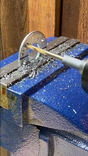 Genius DIY Hack 🛠️ Connect 2x4 Wood at 90° Using a Simple Washer!