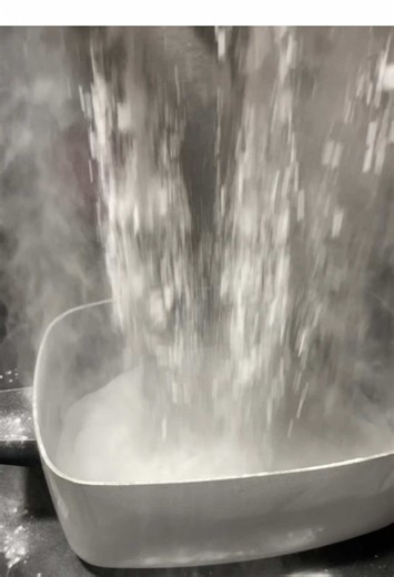 Engaging Powder Play ASMR Experience for Relaxation