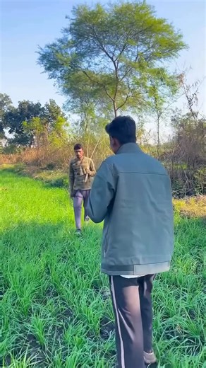 नरसिंगपुरिया mp 💪 on Instagram: "😅😂 #trending #vairal #viralvideos #farmar #kisan"