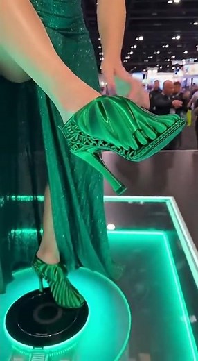 Japan’s Self-Sizing Women’s Formal Shoe Pod Just Changed Footwear Forever 👠🤖