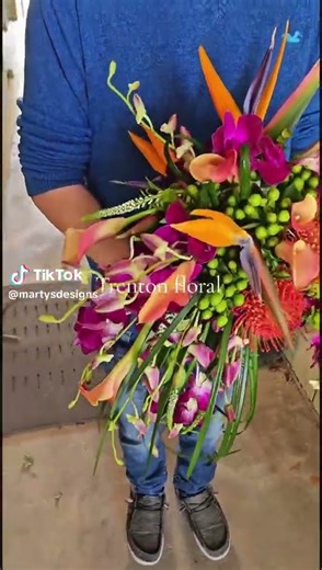 Tropical Bride Bouquet #eventplanner #flowers #flowershop