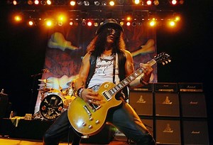 Slash est "le guitariste le plus extraordinaire de la planète"... selon Duff McKagan
