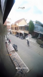 He is still Running 🥵🤷🏻😮 Motorcycle rider fell down, Not the motorcycle A man was riding his motorcycle when he suddenly fell off, but the bike kept moving forward on its own. He quickly jumped up and ran after it. #bikeride #studionmedia #traffic #funny #motorcycle #rider #shorts #traffic #motorcycle | Studio N Media