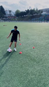 728K views · 13K reactions | El pase perfecto nace del control perfecto.  Domina la orientación, el primer toque y la lectura del espacio. ⚽ En el fútbol moderno, el que controla y pasa bien… controla el juego. | P17trainer | Facebook