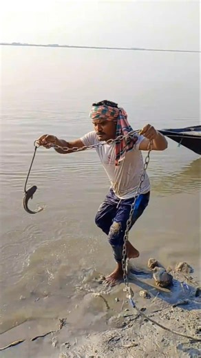 American style monster fish hunting with tempting catfish bait in the river #Short video