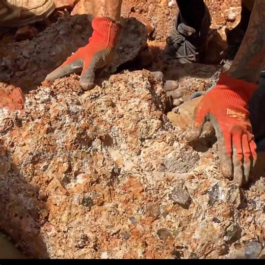 28K views · 1.2K reactions |  You have to see what all we found! BREATHTAKING!!!!!! HUGE thanks to Avant Mining LLC ⚒ Whaaaaat!!!!!! | The Crystal Collector | Facebook