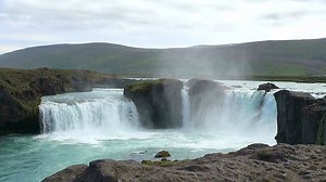 🔥 Encore des billets à moins de 100€ direction l'Islande! À qui le tour? 🇮🇸 Par ici : www.voyagespirates.fr/r/16153-1 ✈️ Vols A/R directs pour l'Islande à seulement 90€ au printemps | VoyagesPirates.fr