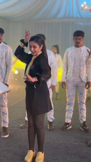 BTS of my hook step shoot for #Maharani… share those reels guys for us to share 😍😍 | Manasi Parekh