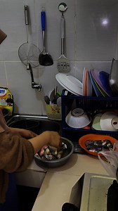 910K views · 11K reactions | Akhirnya dapat daun kelor juga襤 untuk menu hari ini sangat sederhana tapi enak襤 - Jangan lupa bersyukur殺殺殺 | T U T I | Facebook